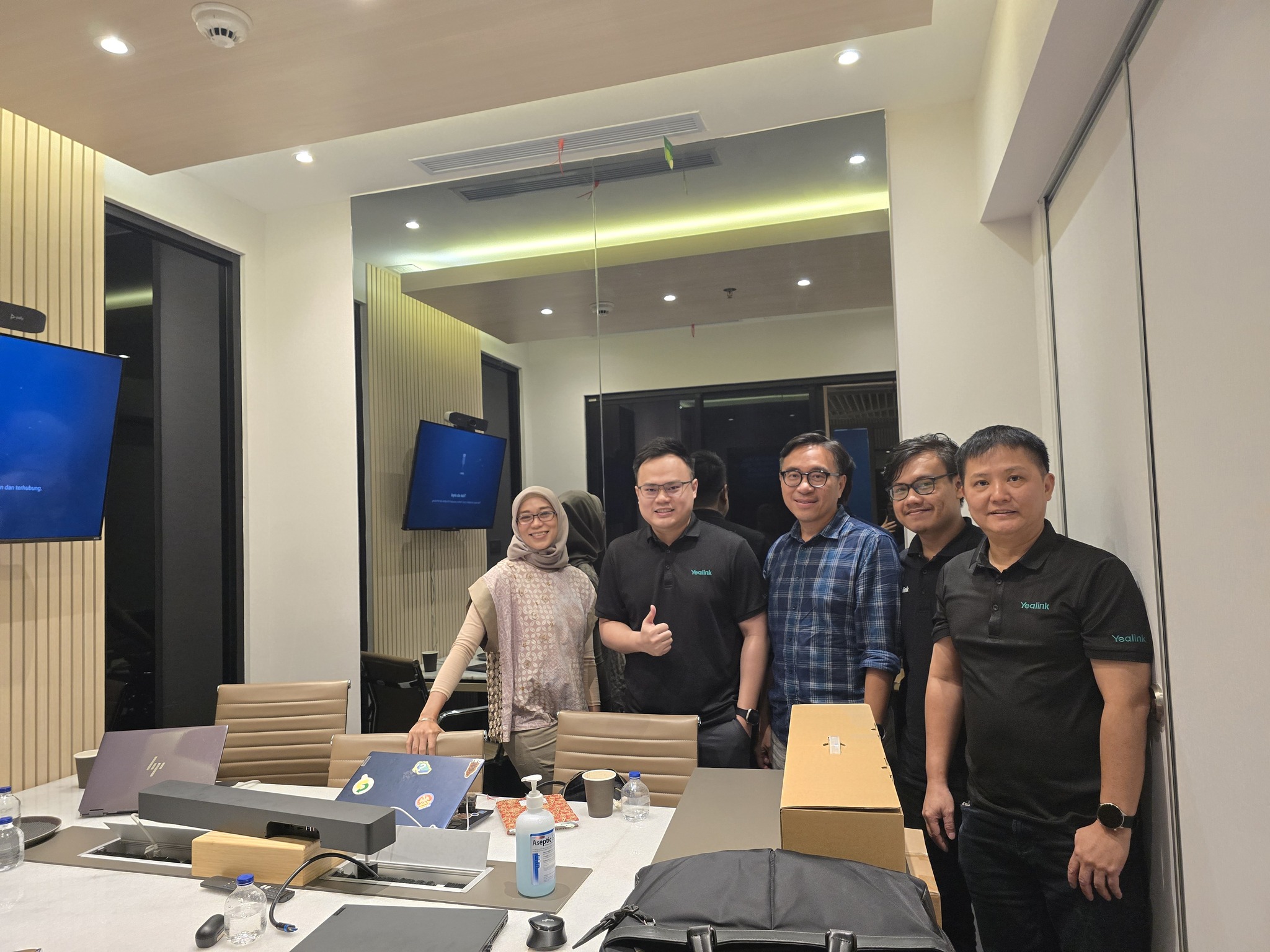 Kunjungan Prinsipal Yealink ke Avion - Demo Produk Video Conference Terbaru